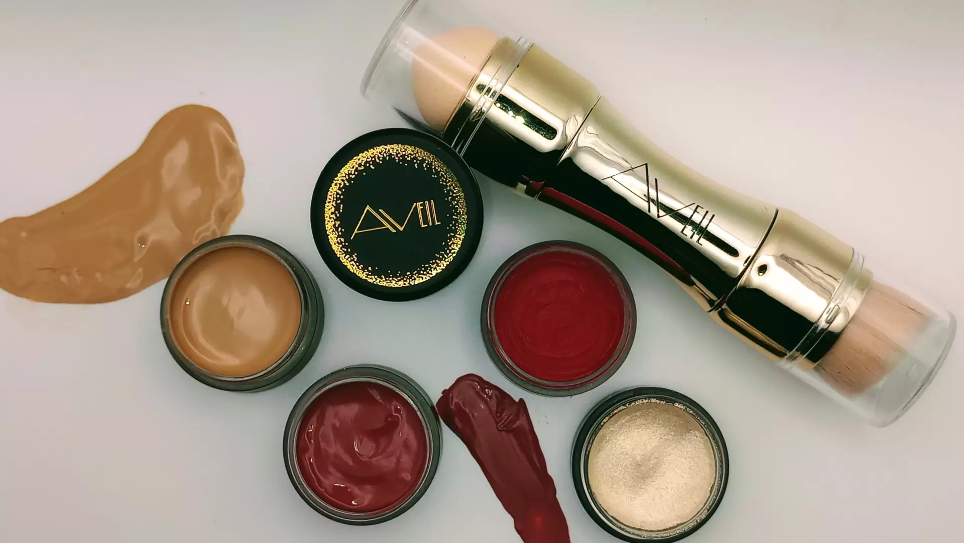 Aveil - Compact, portable, personalised and travel-friendly makeup ...